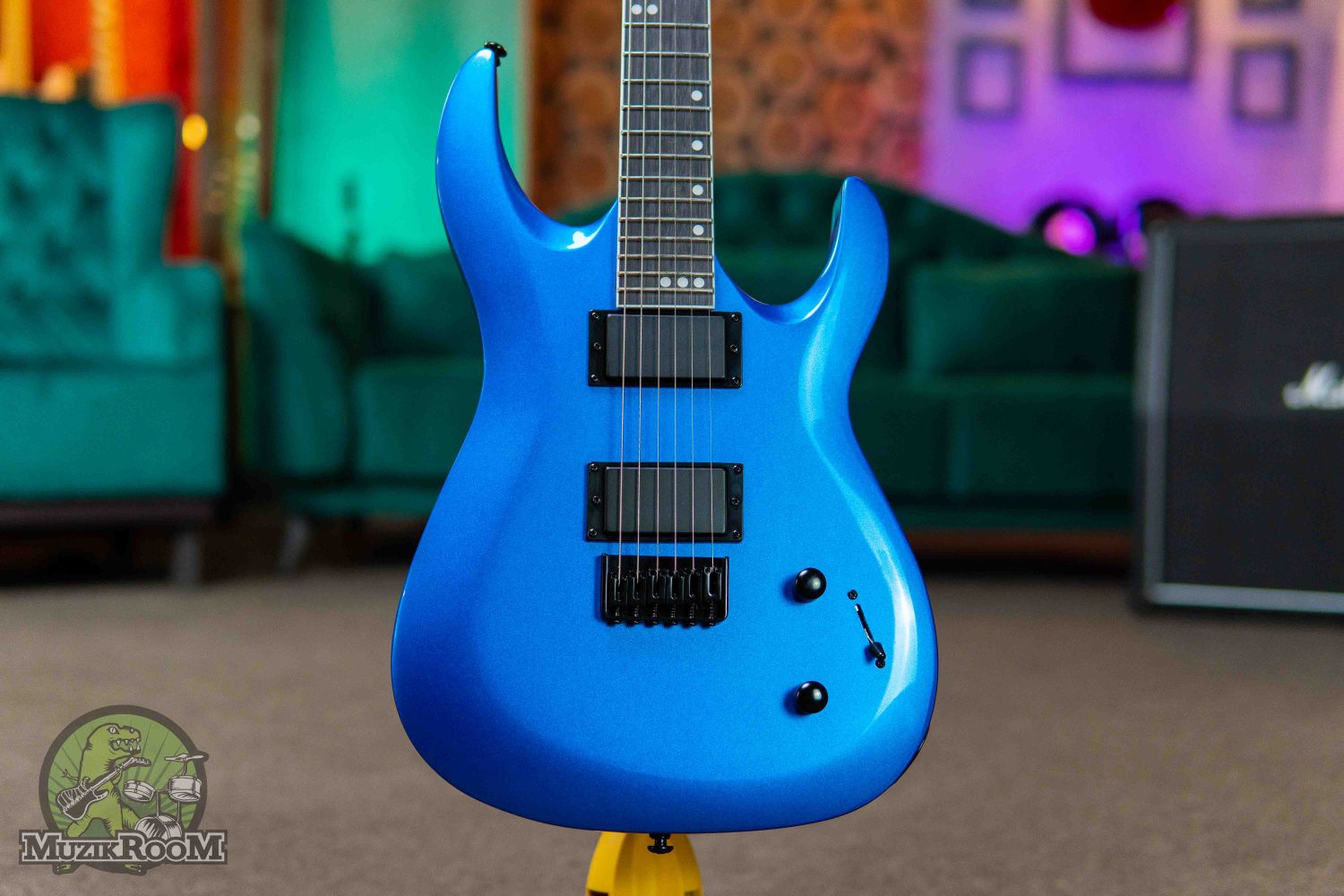 Музыкальный магазин Muzik Room - купить музыкальные инструменты и оборудование в Москве и Спб