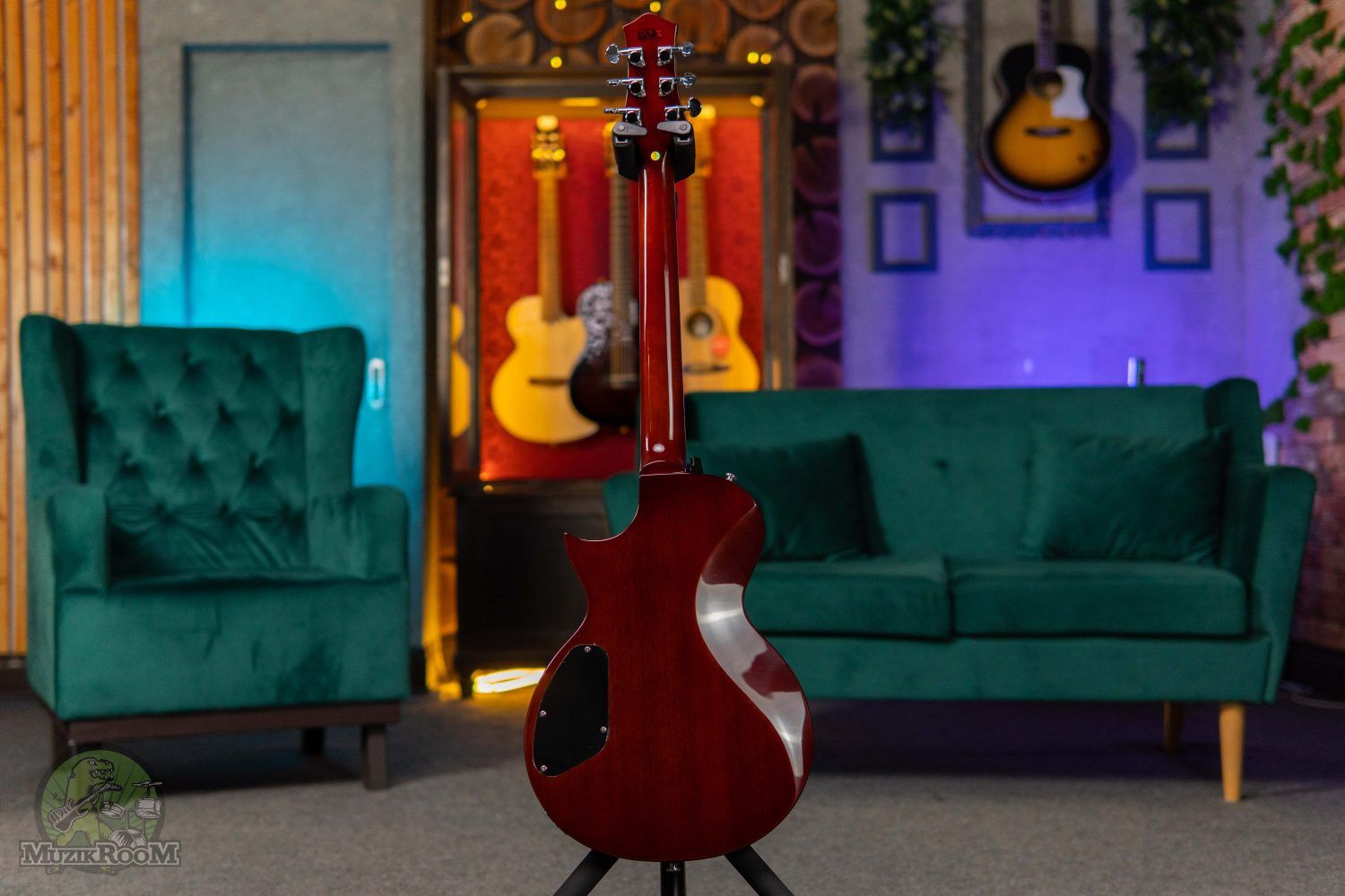 Музыкальный магазин Muzik Room | купить музыкальные инструменты в Москве