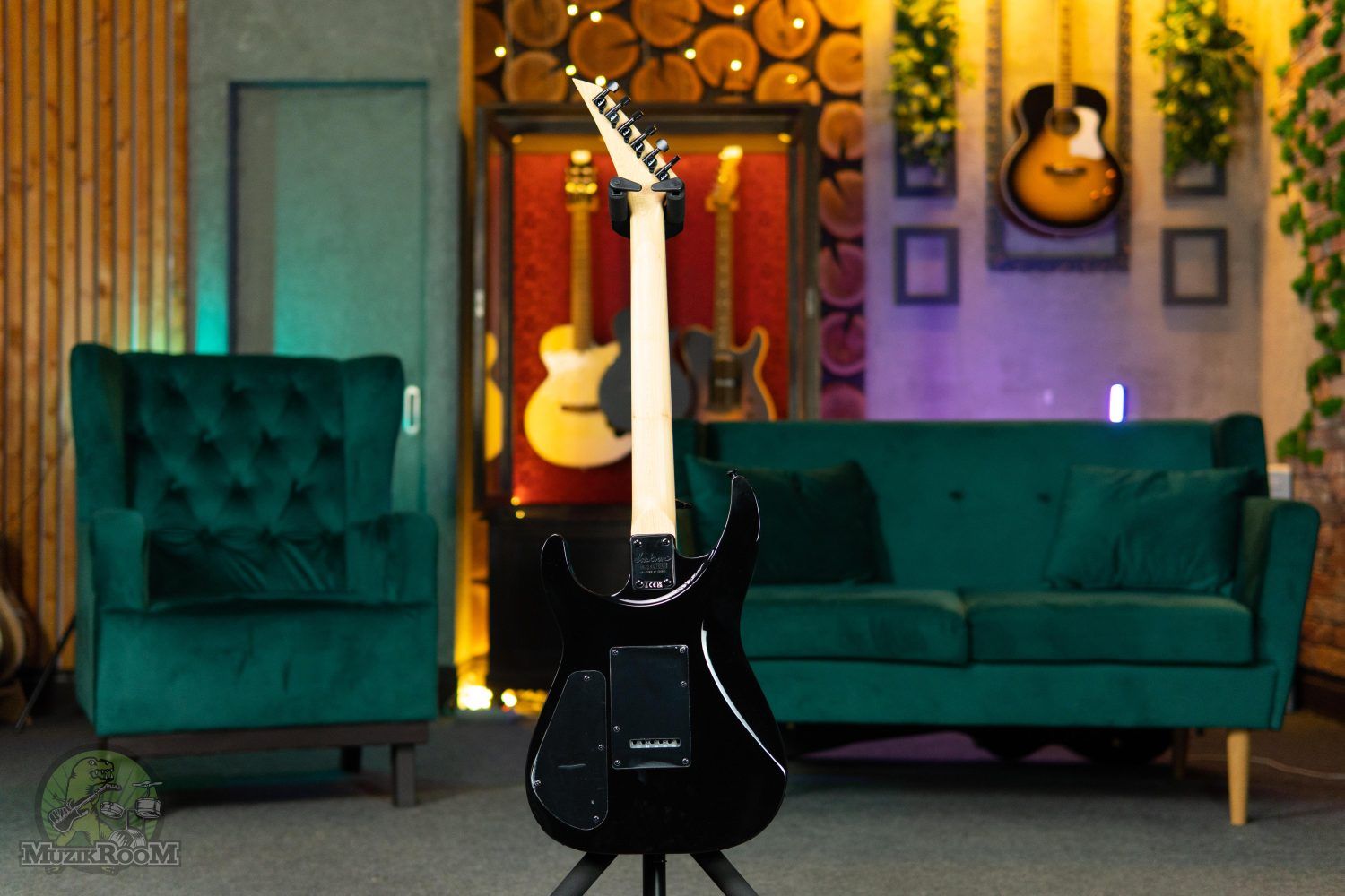 Музыкальный магазин Muzik Room | купить музыкальные инструменты в Москве