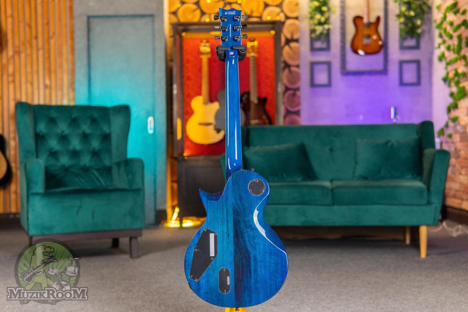 Музыкальный магазин Muzik Room | купить музыкальные инструменты в Москве