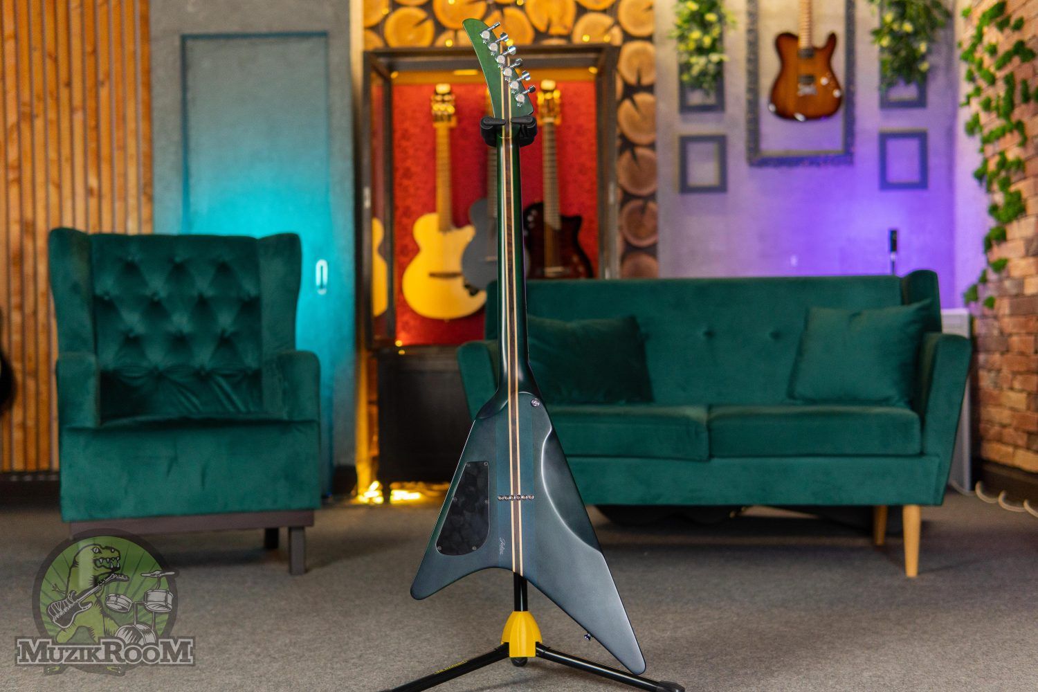 Музыкальный магазин Muzik Room | купить музыкальные инструменты в Москве