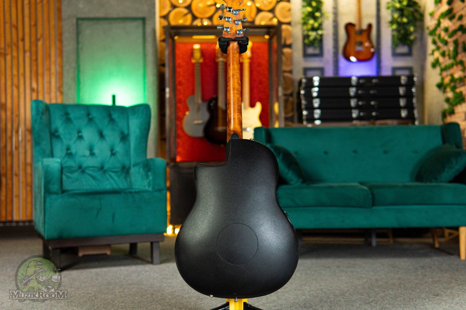 Музыкальный магазин Muzik Room - купить музыкальные инструменты и оборудование в Москве и Спб