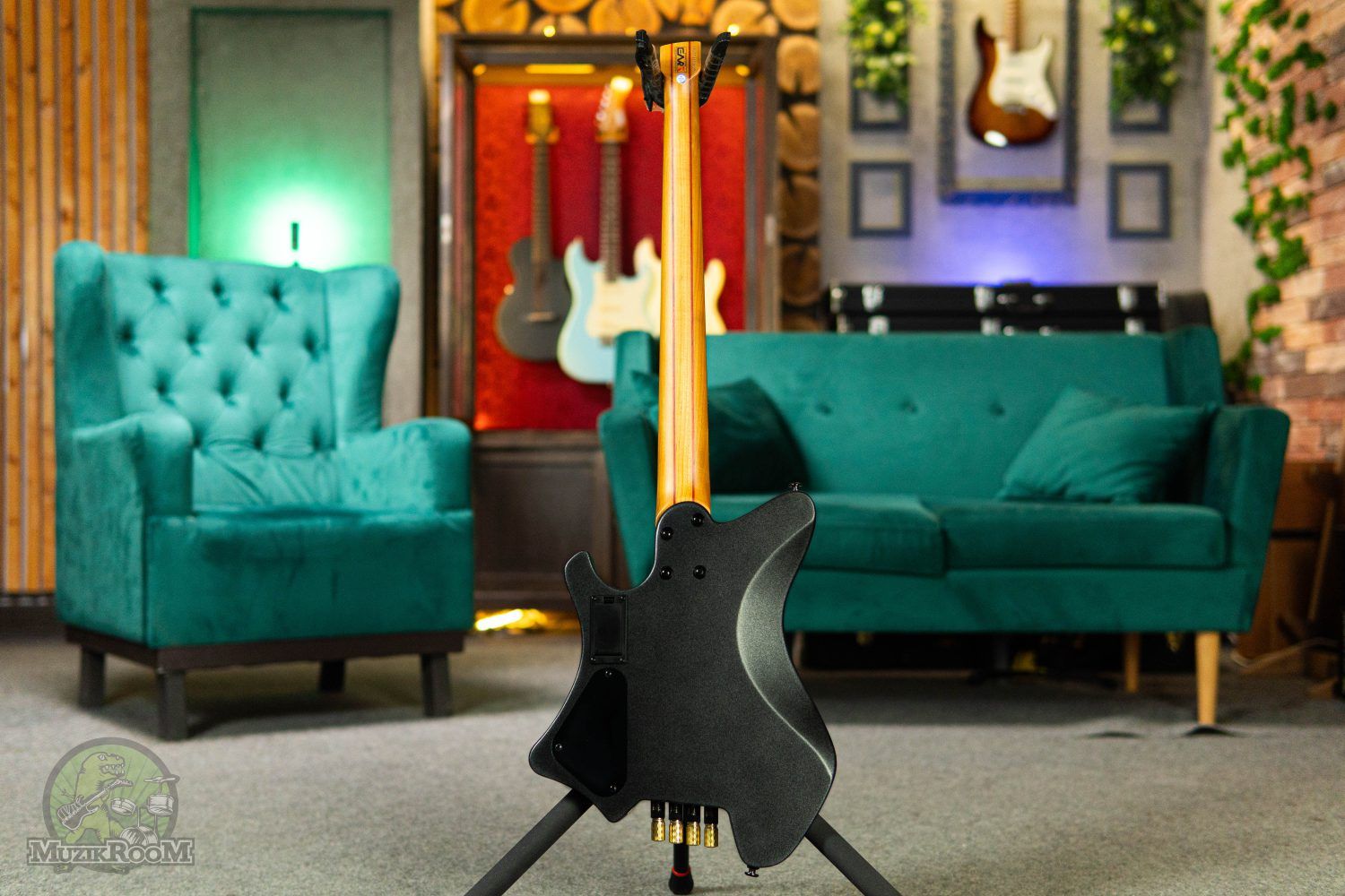 Музыкальный магазин Muzik Room - купить музыкальные инструменты и оборудование в Москве и Спб