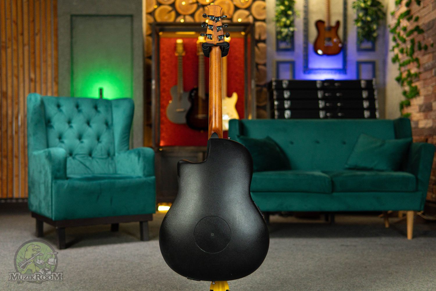 Музыкальный магазин Muzik Room - купить музыкальные инструменты и оборудование в Москве и Спб