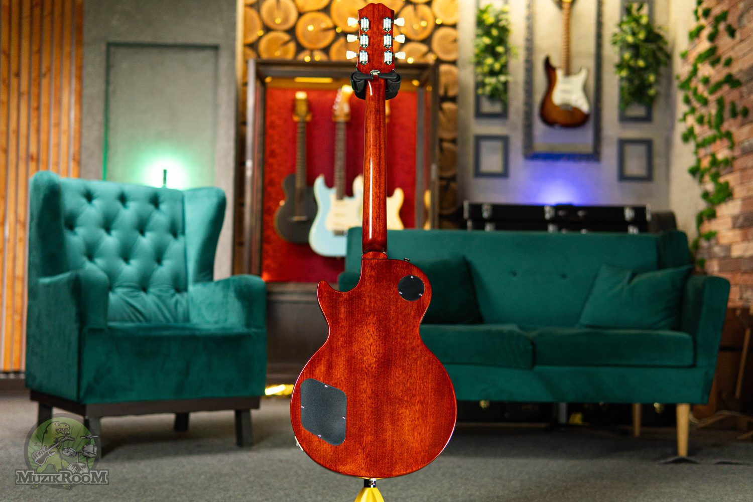 Музыкальный магазин Muzik Room - купить музыкальные инструменты и оборудование в Москве и Спб