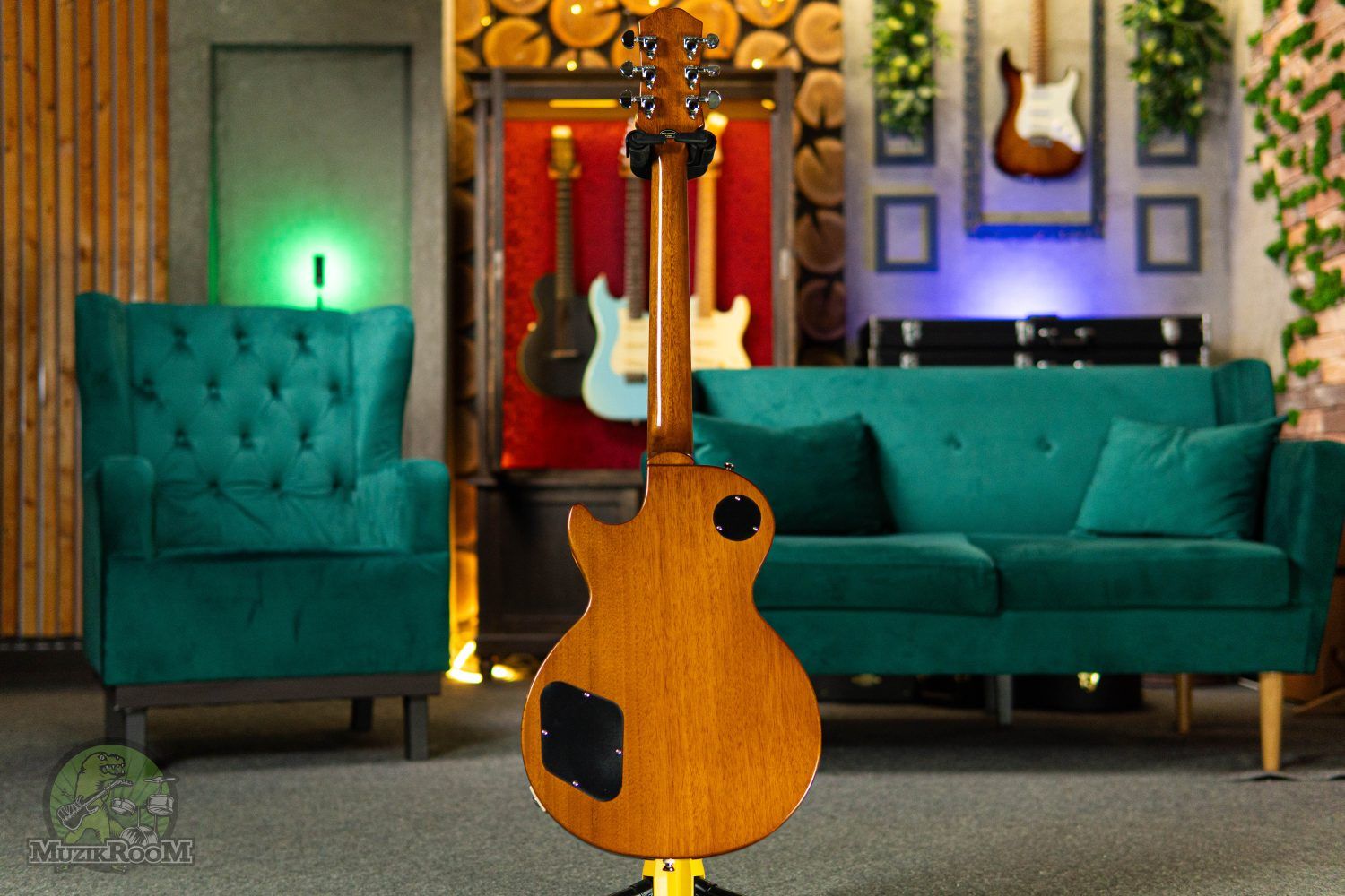 Музыкальный магазин Muzik Room - купить музыкальные инструменты и оборудование в Москве и Спб