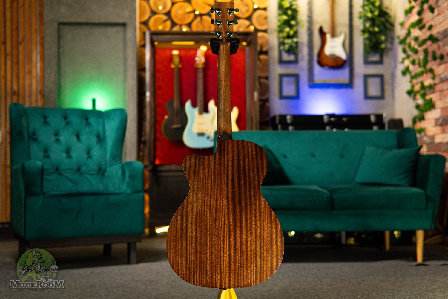 Музыкальный магазин Muzik Room - купить музыкальные инструменты и оборудование в Москве и Спб