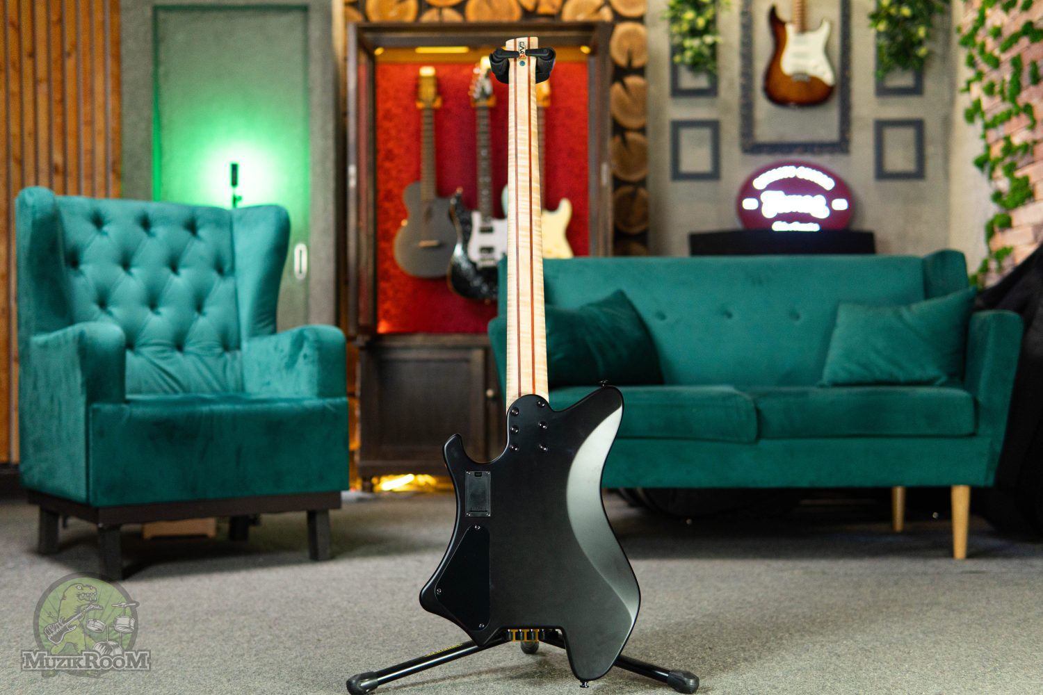 Музыкальный магазин Muzik Room - купить музыкальные инструменты и оборудование в Москве и Спб